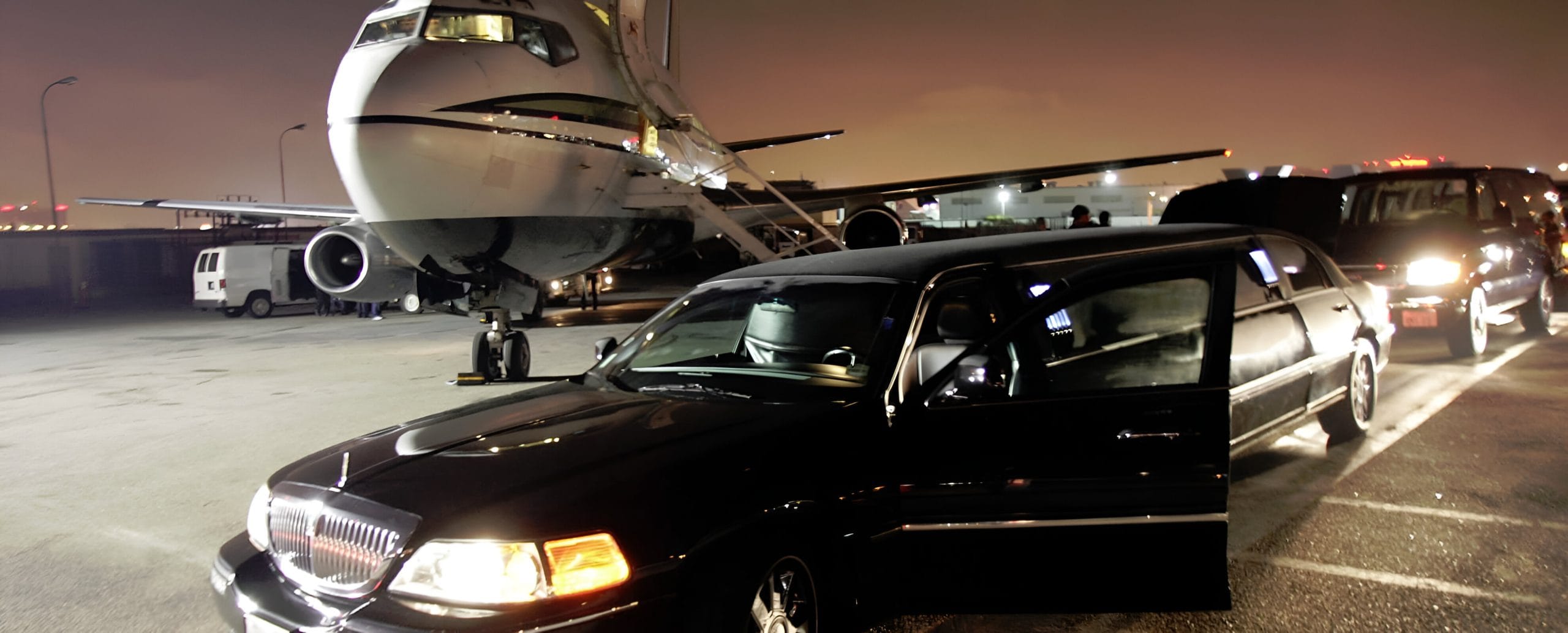 Luxury Airport Limo Service | Limo Rentals